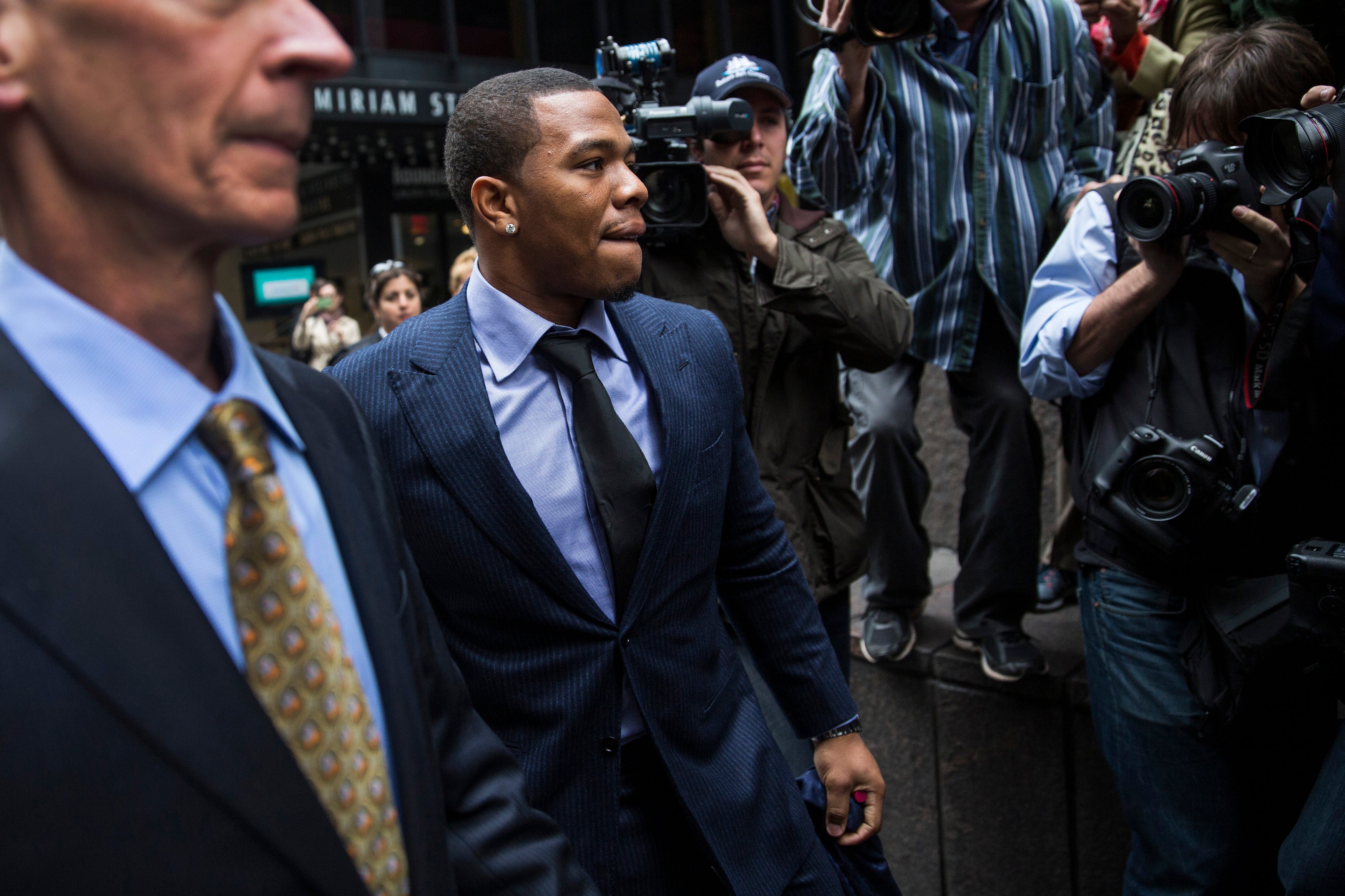 Deadspin | Meet The Dunce Ex-Cop Who Fucked Up The NFL's Ray Rice ...