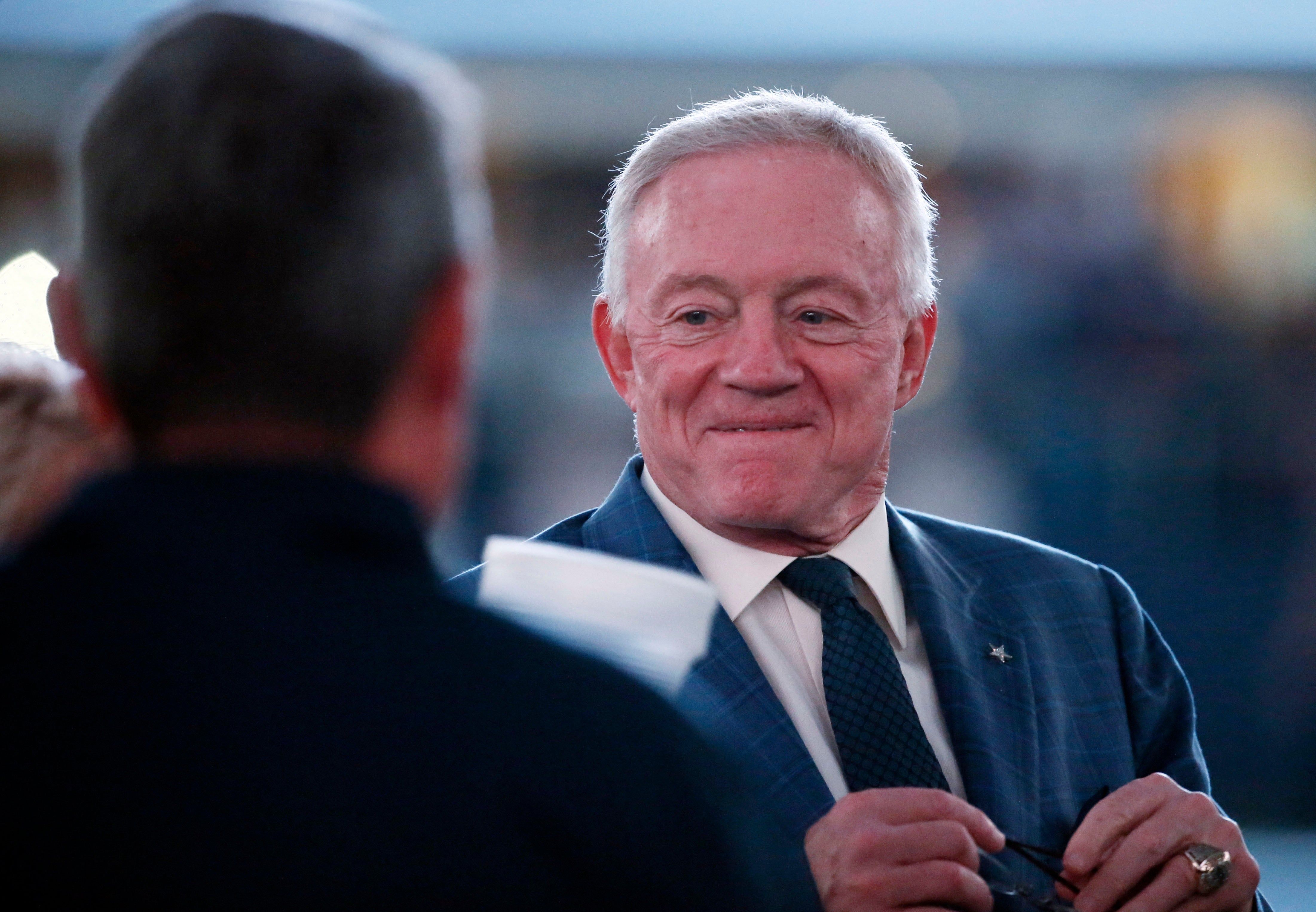 Deadspin | Jerry Jones Was Weirdly Hands-On For Tony Romo's Return