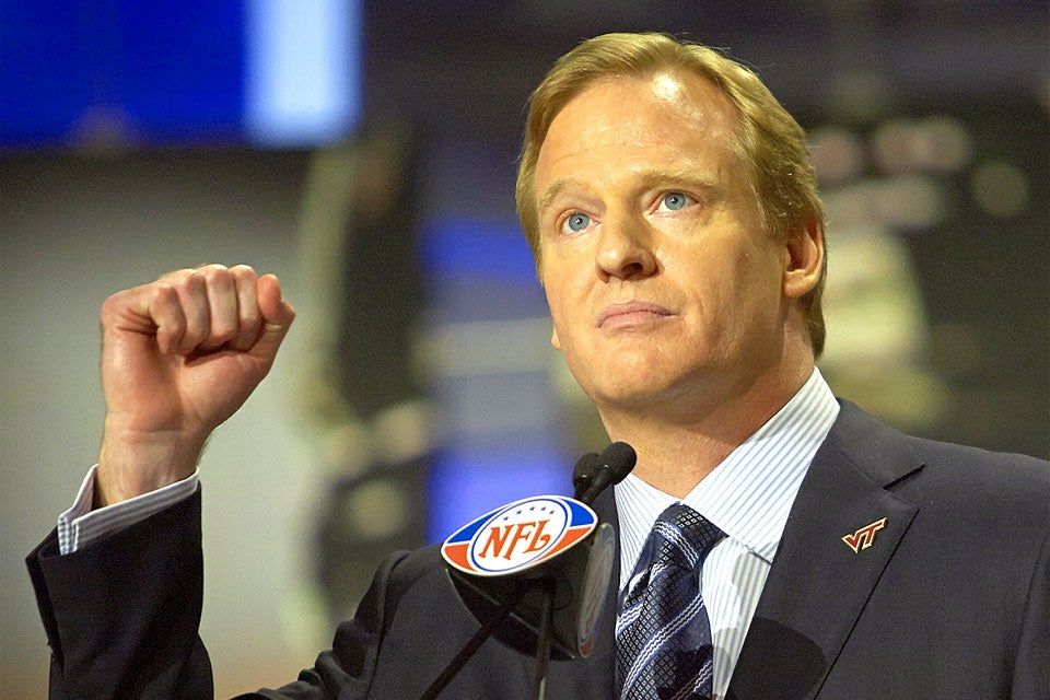 Deadspin | CBS Instructed Pregame Broadcasters To Avoid Calling Anyone Out