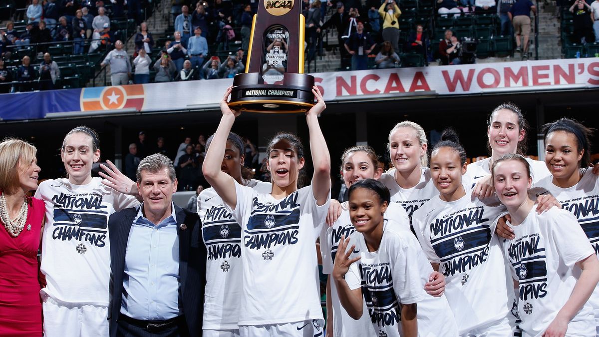 Deadspin | 15 most memorable women's March Madness moments