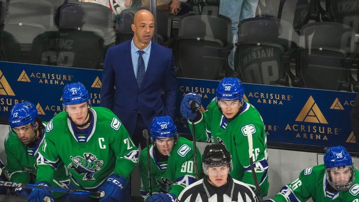 Deadspin | El entrenador de la AHL, Manny Malhotra, fue ascendido para ...