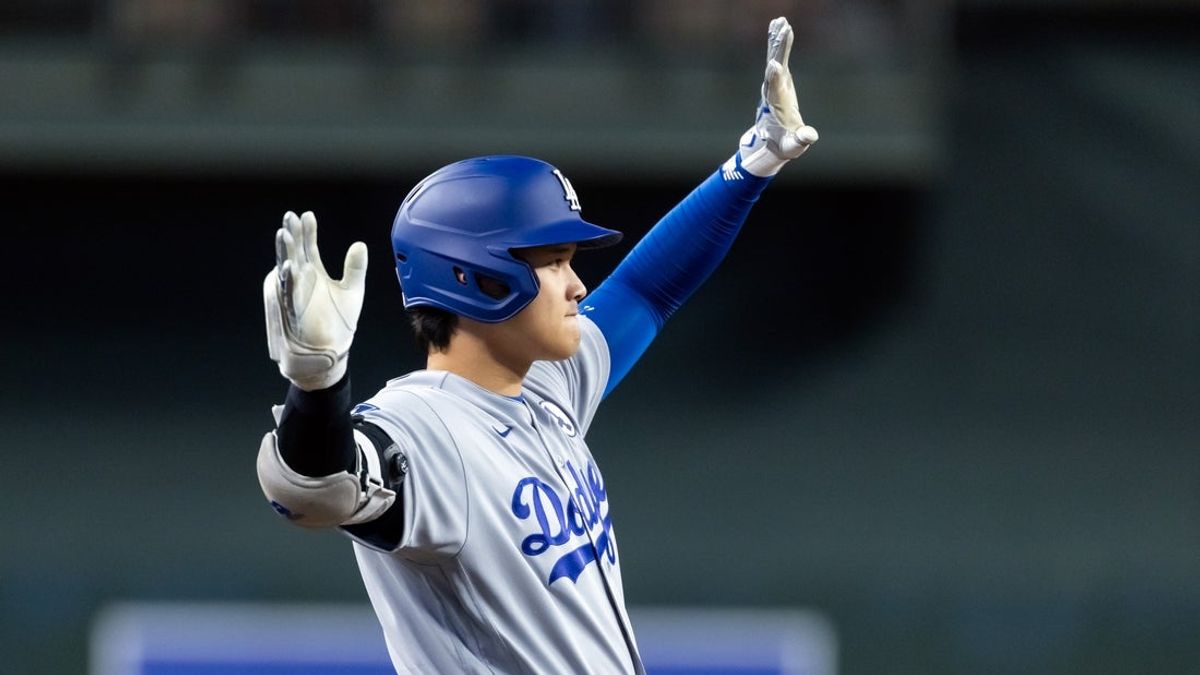 Deadspin | Diamondbacks try to slow Dodgers' 2-way star Shohei Ohtani