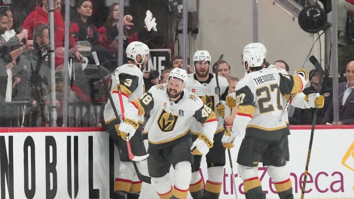Deadspin | Golden Knights pull out high-scoring win over Canes in ...