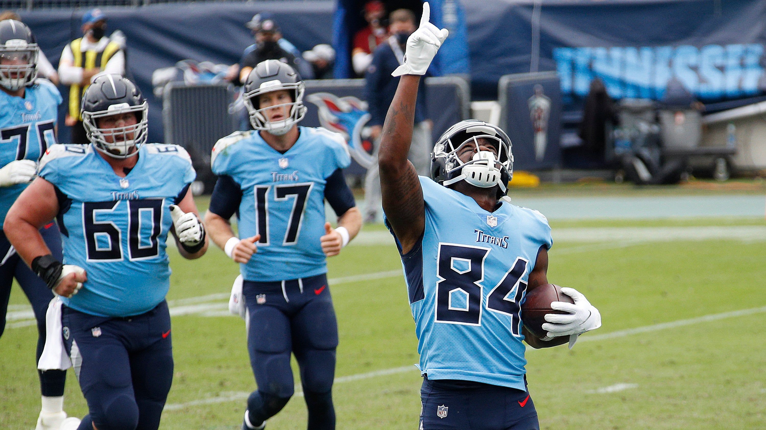 Deadspin | Titans WR Corey Davis to play to honor late brother