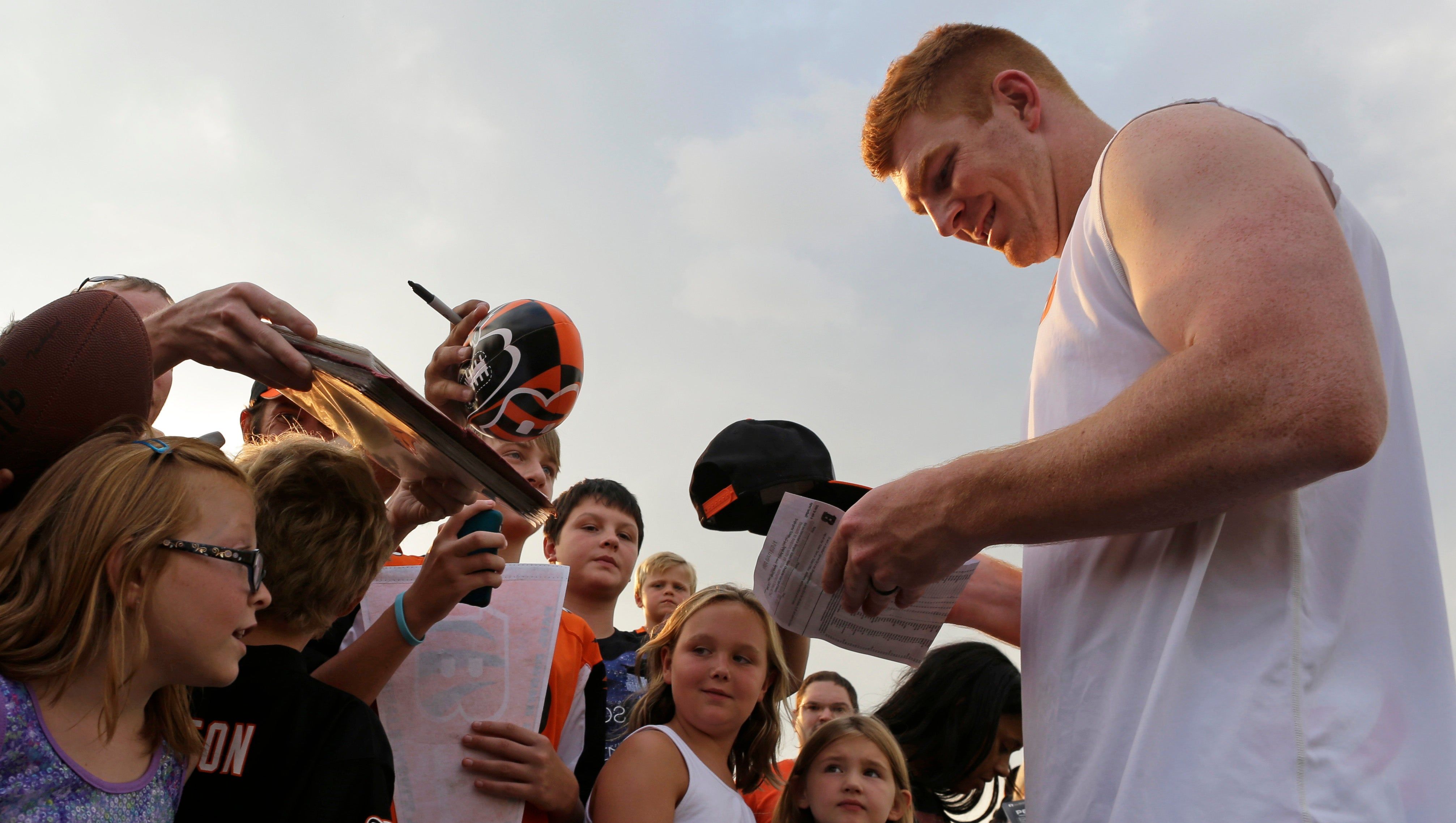 Deadspin | NFL Writers Just Can't Stop Marveling At Horseshit Contract ...