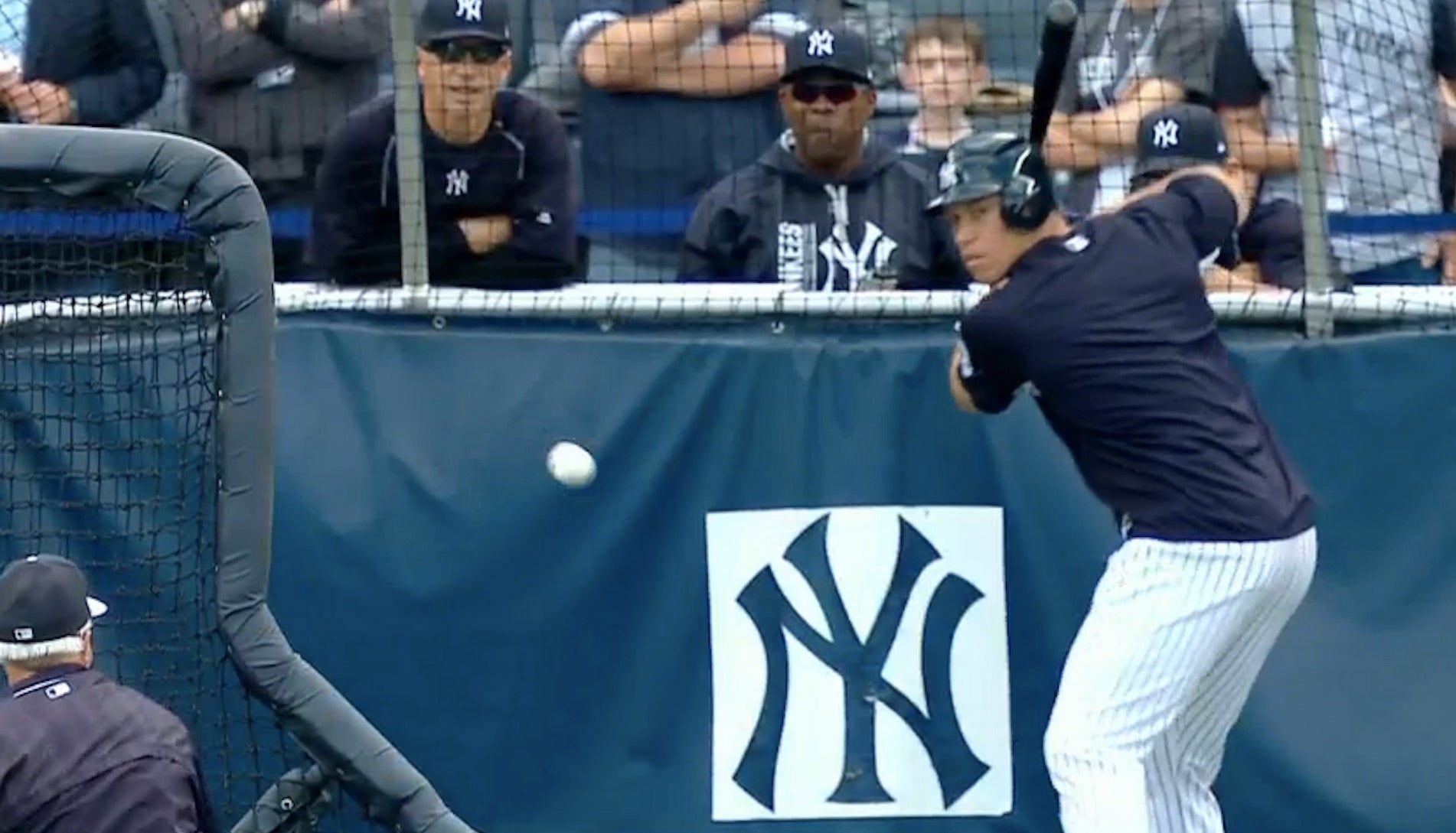 Deadspin | Yankees' Aaron Judge Sows Destruction During Batting Practice Deadspin | Yankees' Aaron Judge Sows Destruction During Batting Practice