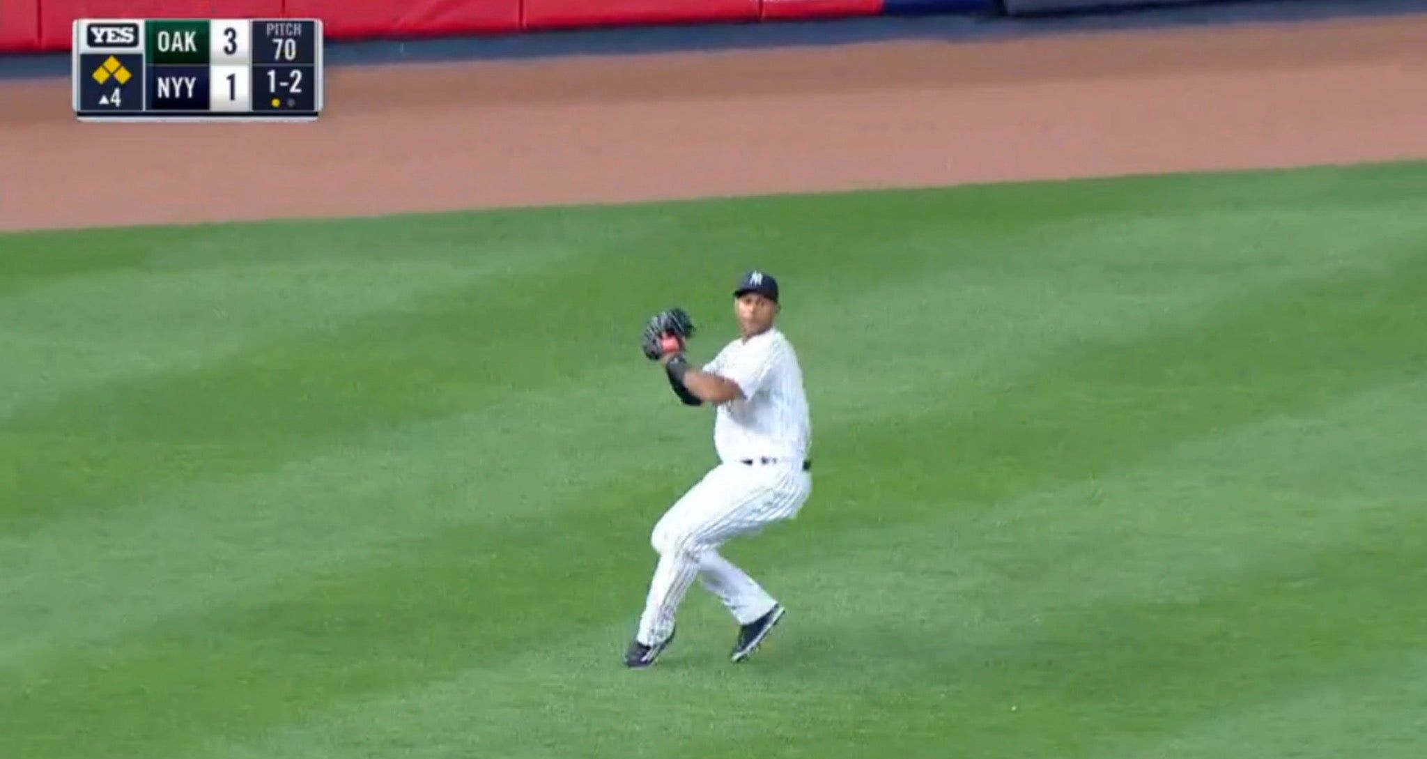 Deadspin | Aaron Hicks Rockets A 105 MPH Throw To Nail A Runner At The ...