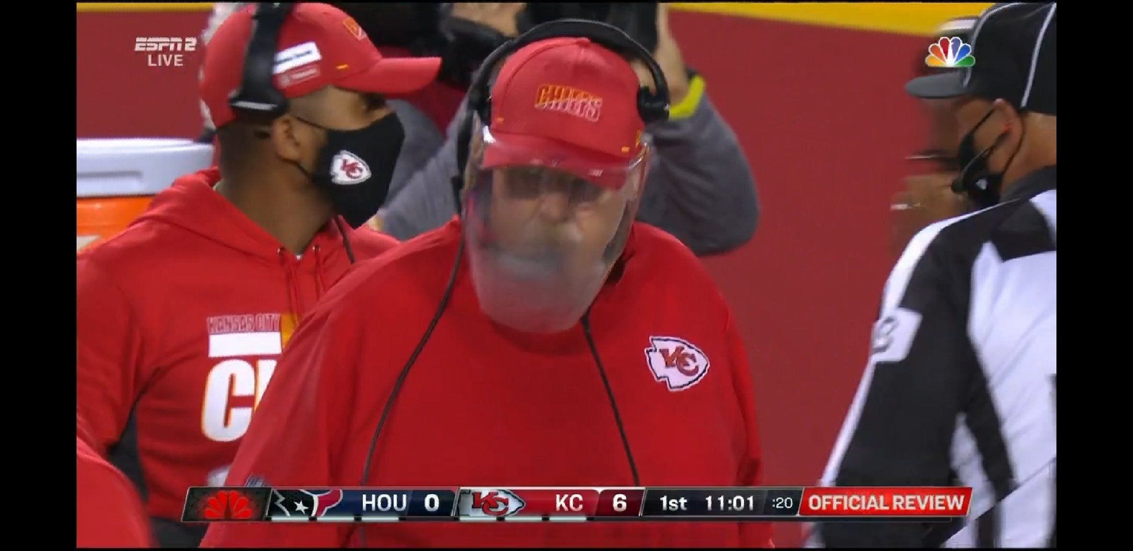 Deadspin | Chiefs Deploy 'New Technology' for Andy Reid's Foggy Face Shield