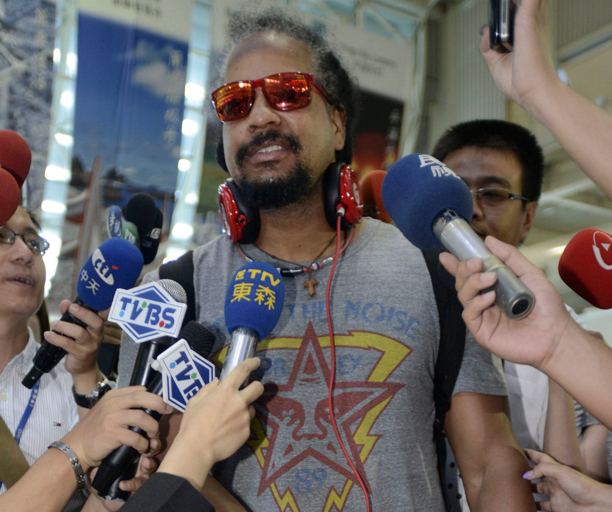 Deadspin | Manny Ramirez Is Back In Baseball As A Player-Coach