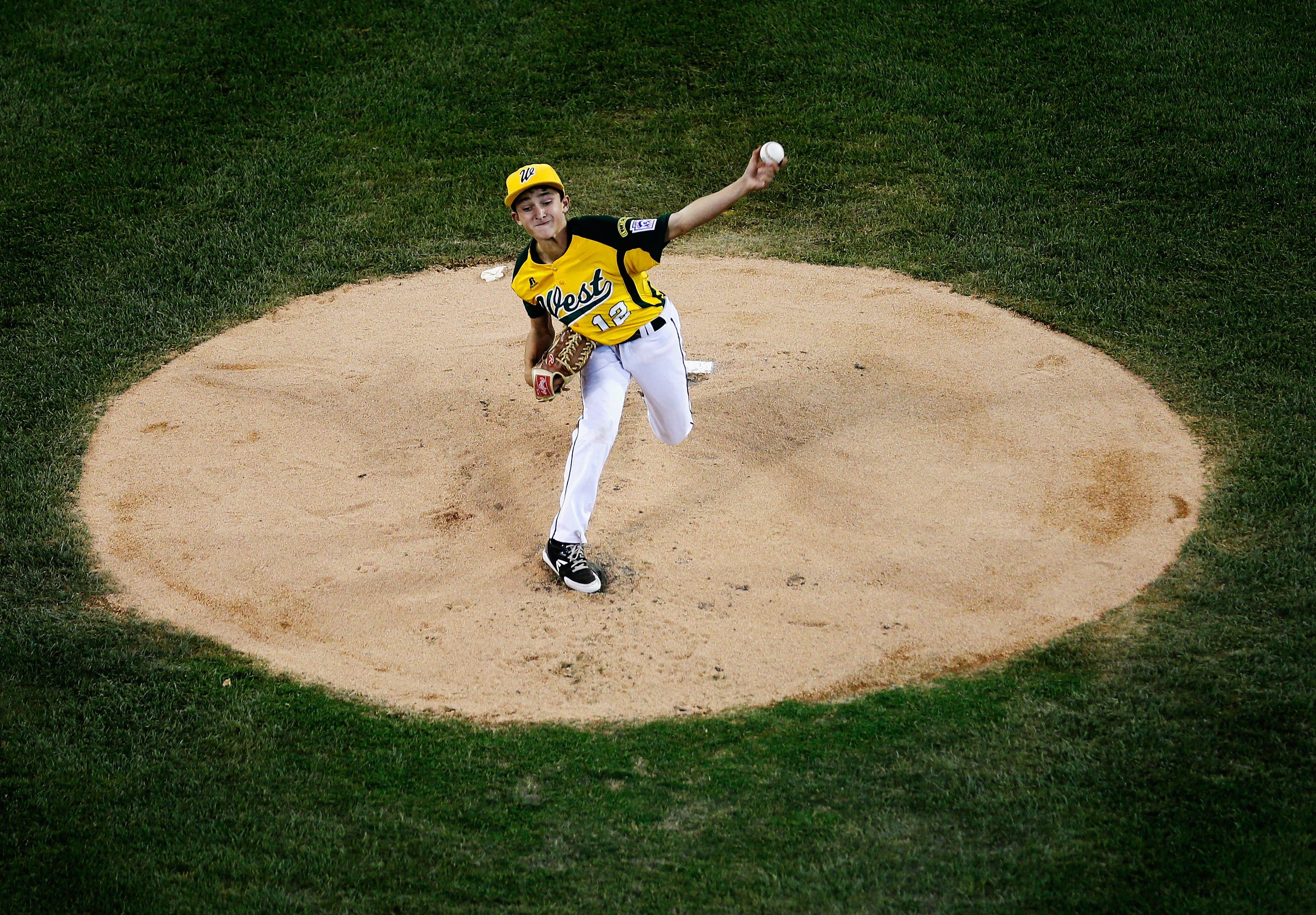 Deadspin | Can You Predict If Your Kid Will Throw Left-Handed?