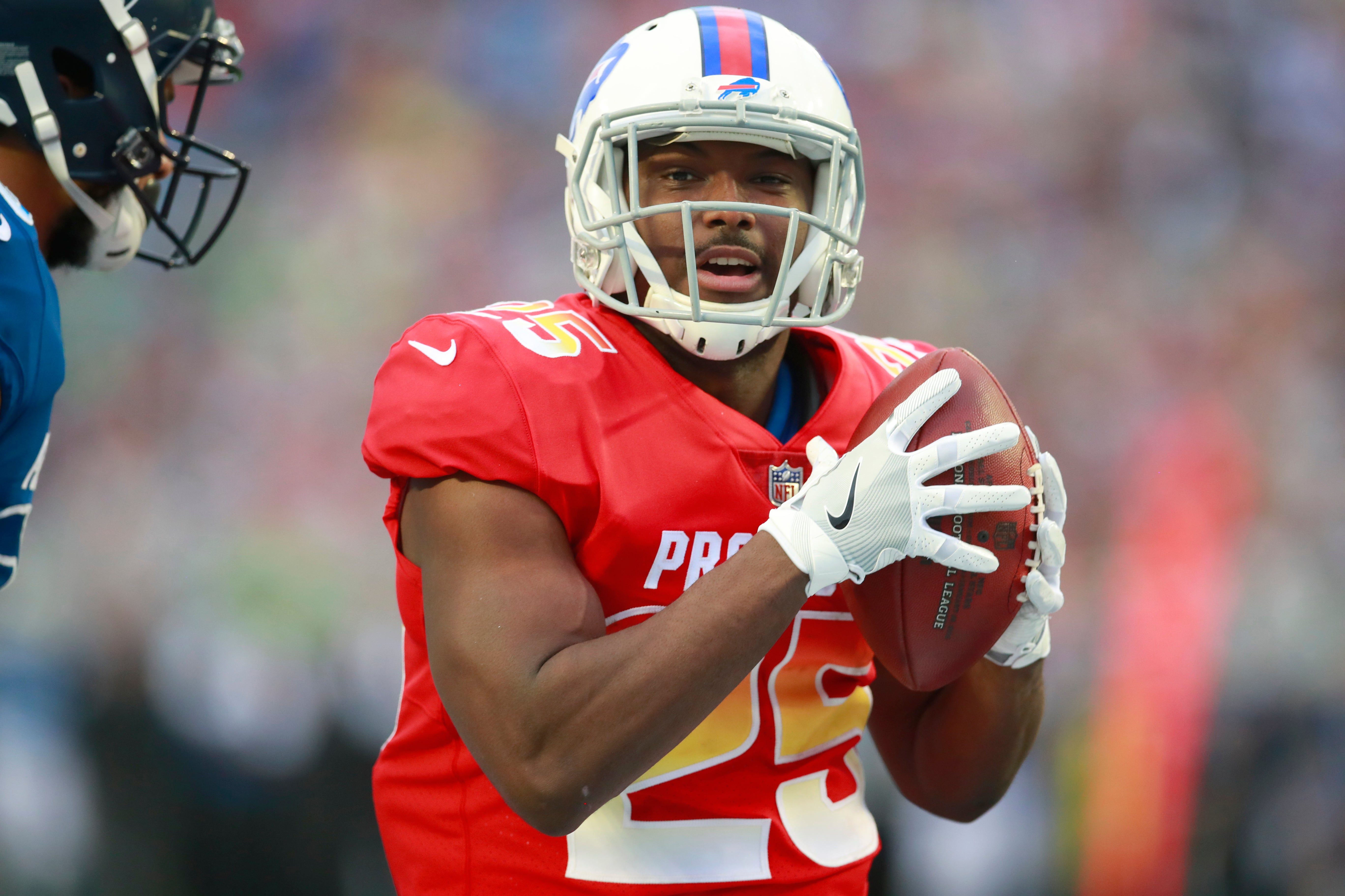 Deadspin | LeSean McCoy Accused Of Domestic Violence, Denies Accusations